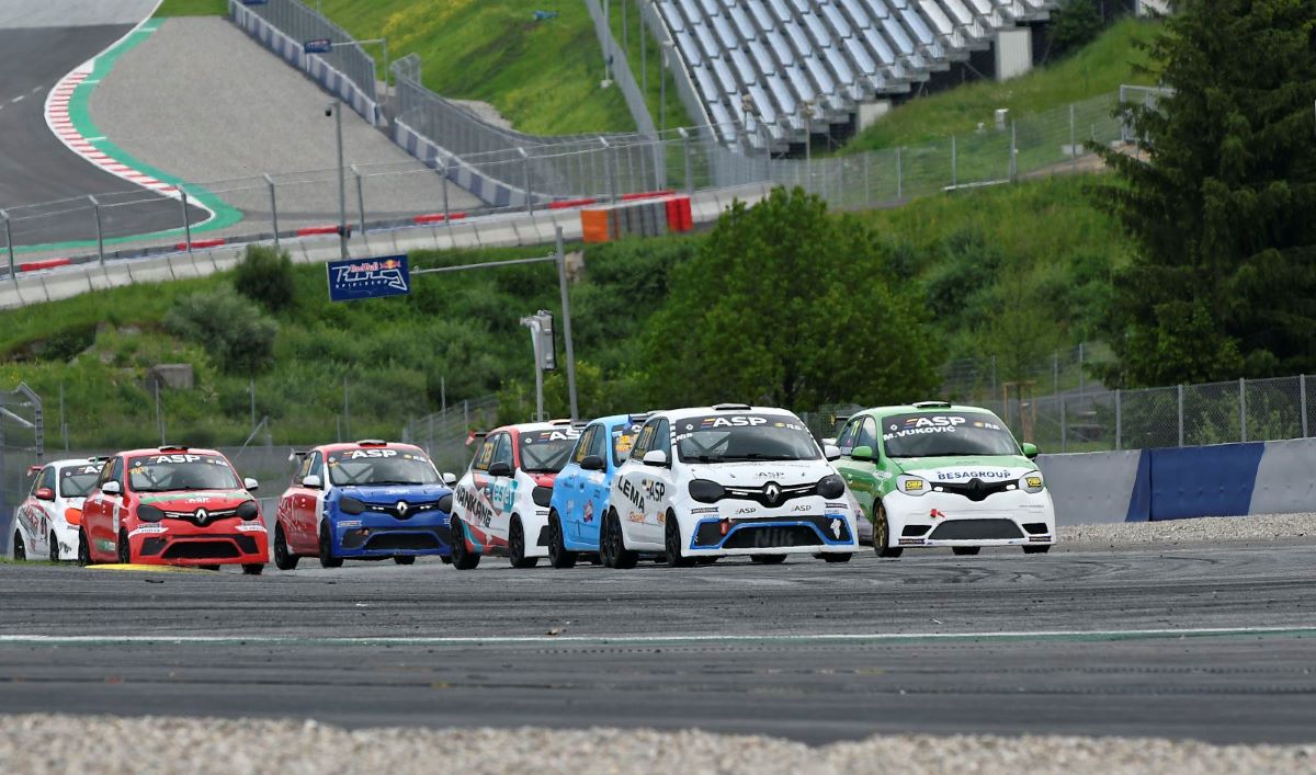 Twingo Cup – Блажевски ги скроти биковите • Avto Magazin